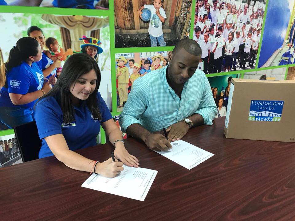 Donación de una Laptop a la Organización de Cooperación Ayuda y ...